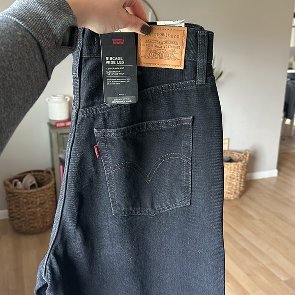 Levi's | Jeans | Slimmer Fit Through Hips Then Go Wider | Poshmark